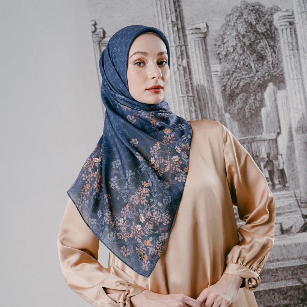 Jual Zoya AZAMI Scarf - Kerudung Hijab Segiempat Motif With Box - Bahan Nesla | Shopee Indonesia