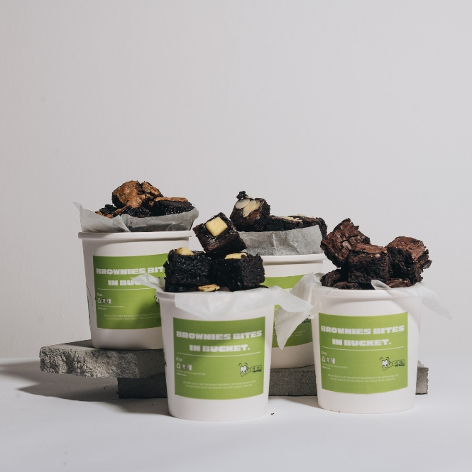 Jual Brownies Bucket/Brownis Bucket (12 Oz) - Lucca The Monster ...