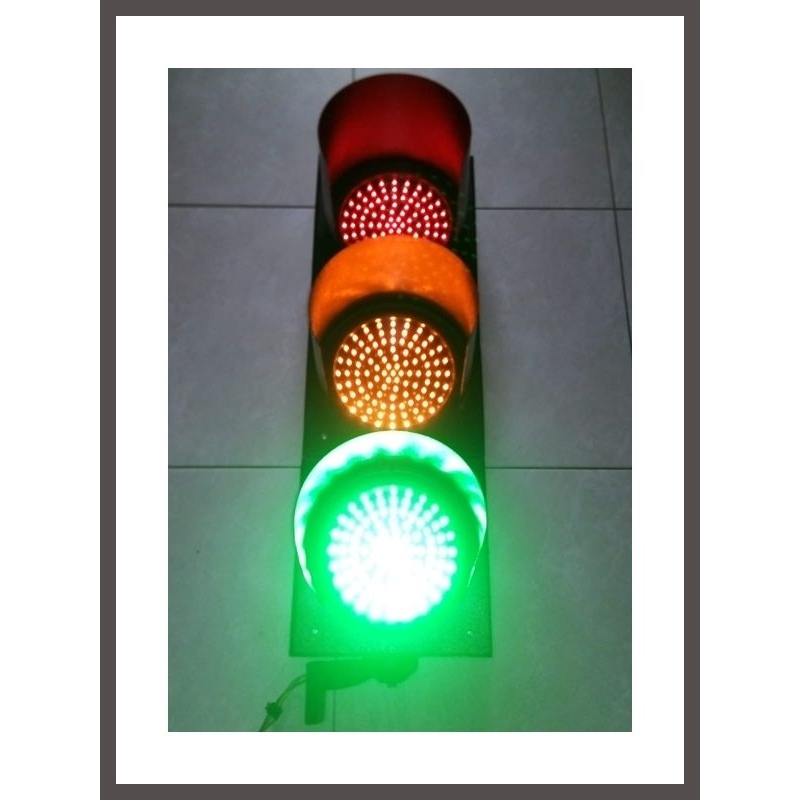 Jual Lampu Traffic Light 20cm merah kuning hijau ac 200v | Shopee Indonesia