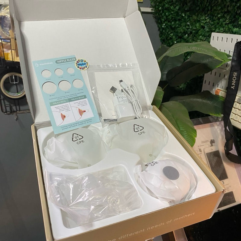 Jual LIKE NEW momabae compact s+ / Breastpump pumping asi elektrik ...