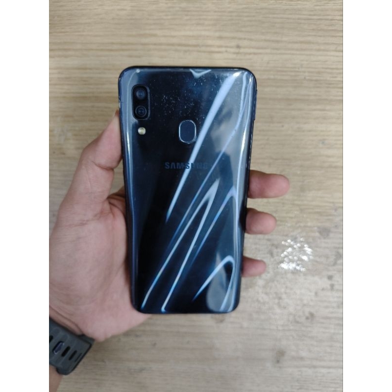 Jual SAMSUNG A30 4/64 SECOND HP ONLY RESMI | Shopee Indonesia