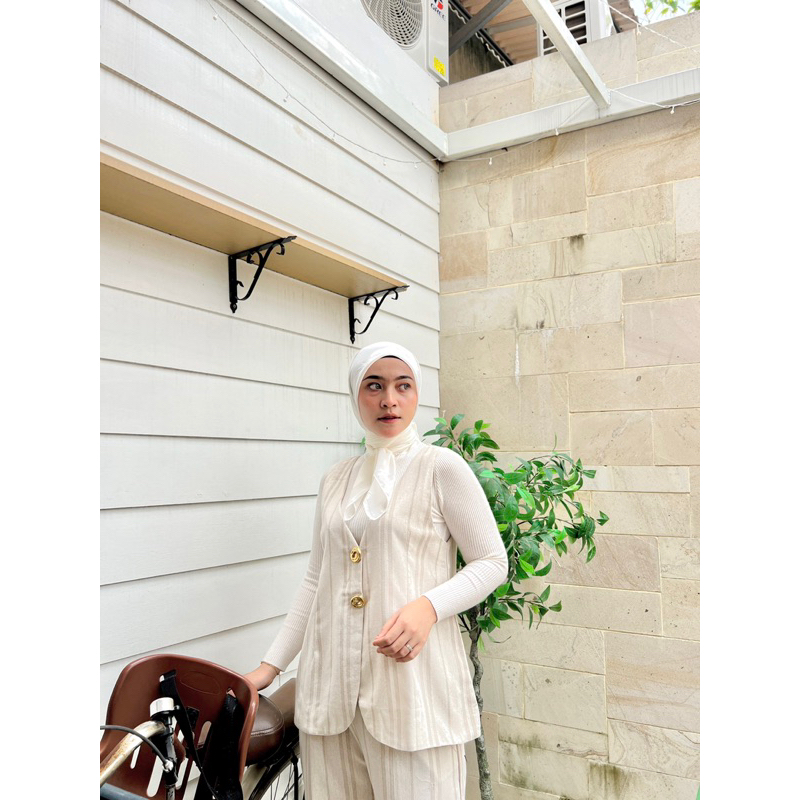 Jual Hanah long vest (kancing bulat) | Shopee Indonesia
