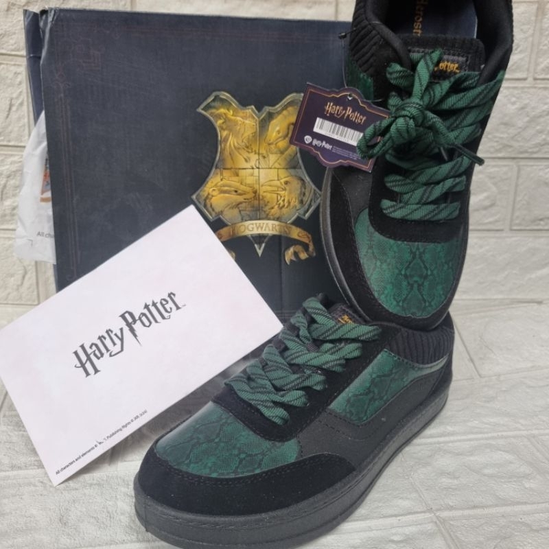 Jual Sepatu Aerostreet x Harry Potter Voldemort Size 41 - Hitam Hijau ...