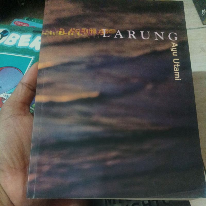 Jual buku sastra ayu Utami Larung Saman bekas original | Shopee Indonesia