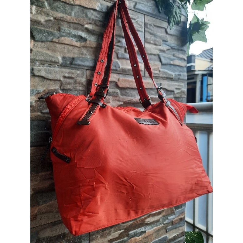 Jual Totebag Merah TRIANA - TAS PRELOVED BRANDED ORIGINAL | Shopee ...