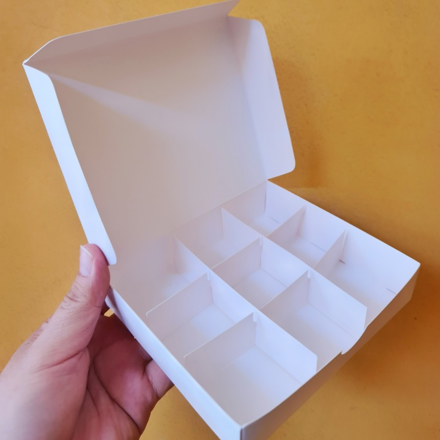 Jual 12 pcs box packaging mochi sekat isi 9 ukuran 4x4x3cm warna putih ...