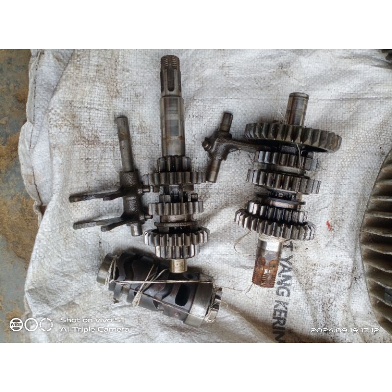Jual rasio set gigi susun gearbox suzuki trs trz 118 original bekas ...