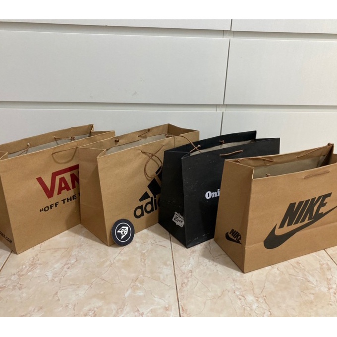 Jual FG2 JUAL PAPER BAG TOTEBAG VANS ONITSUKA | Shopee Indonesia