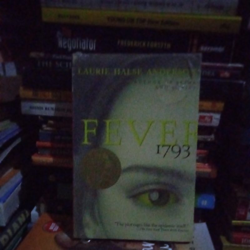 Jual buku fever 1793 leurie Halsey Anderson original | Shopee Indonesia