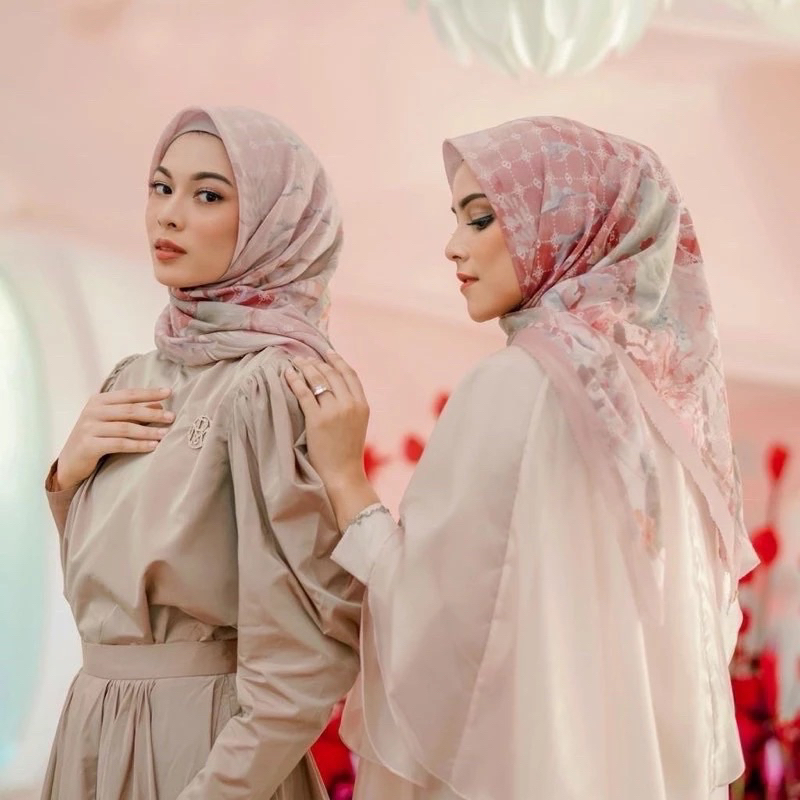 Jual Buttonscarves x Ria Miranda Xanadu /dubai series/bora2/ as is ...