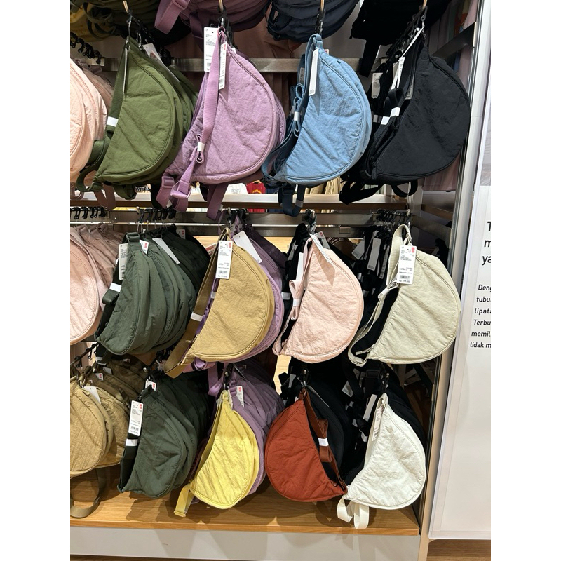 Jual Tas slingbag uniqlo original store | Shopee Indonesia