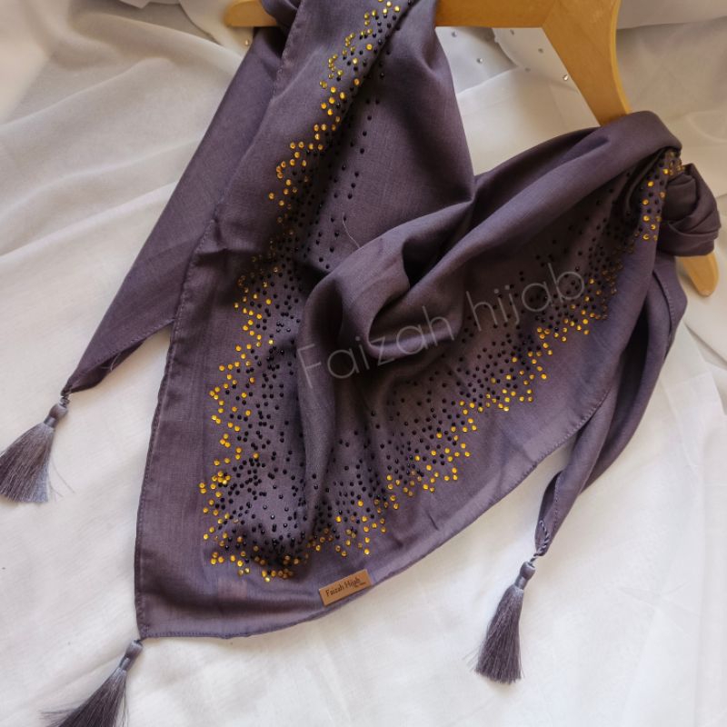 Jual Hijab Jilbab Segi empat Paris premium Payet Swarovski manik-manik ...