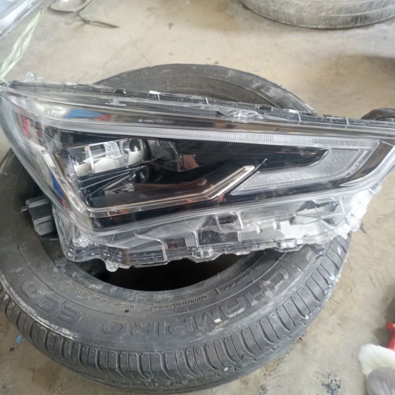 Jual headlamp yaris cross 2023,2024 original | Shopee Indonesia
