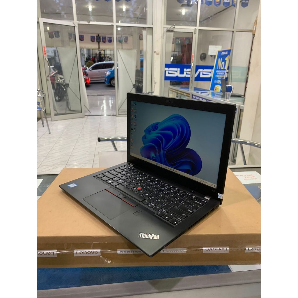 Jual LAPTOP LENOVO THINKPAD X280 flip 180 touchsceen ram 8GB/256GB core ...