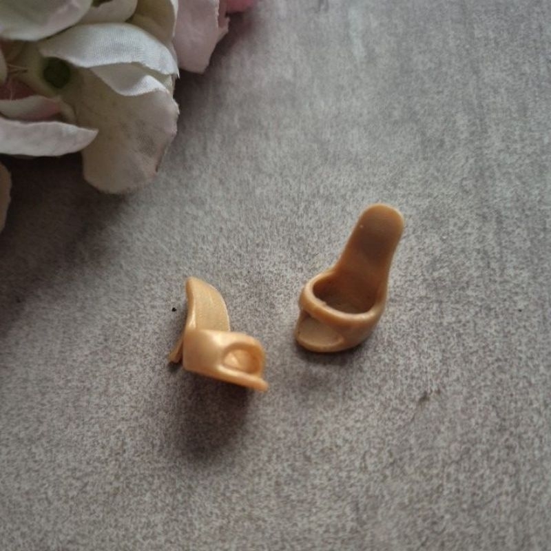 Jual Sepatu Barbie Silkstone Mattel gold | Shopee Indonesia