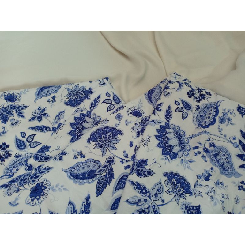 Jual KAIN TWILL STRETCH MOTIF BATIK BUNGA NAVY DASAR PUTIH (275 cm ...