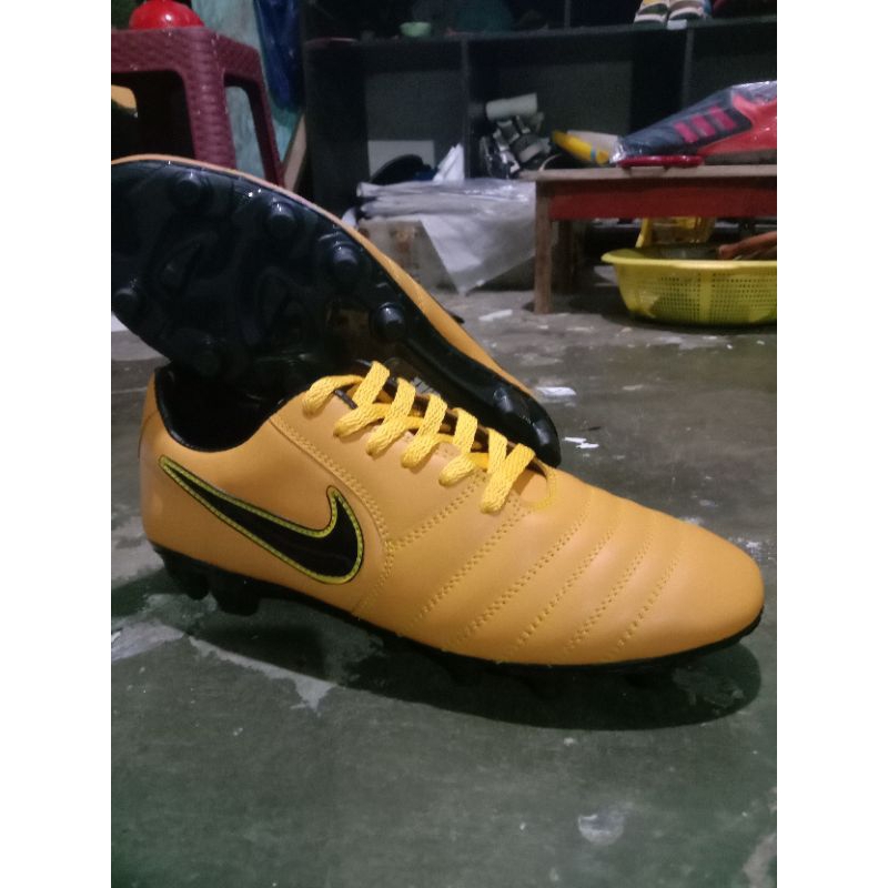 Jual sepatu sepak bola kuning pul 13 kulit sspi | Shopee Indonesia