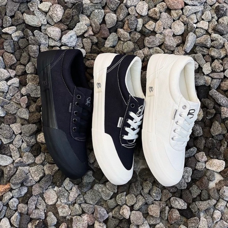 Jual Sepatu Patrobas Basic Low Black White / All Black / Off White Sneakers Original | Shopee ...