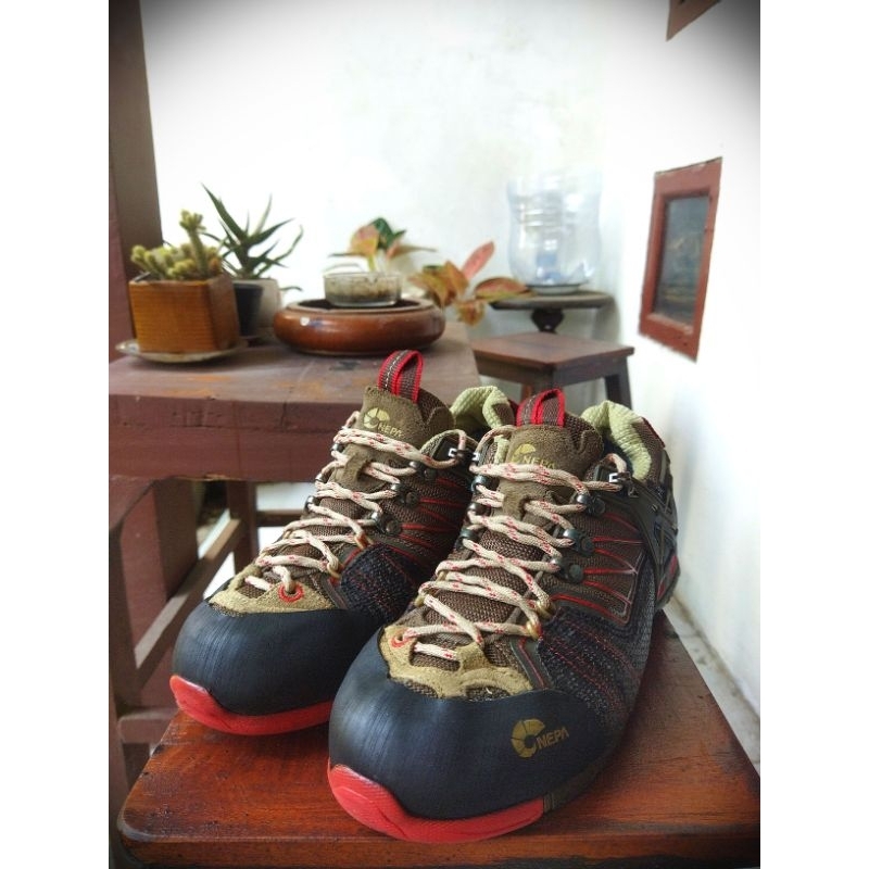 Jual Sepatu Trail Run Seken Brand Nepa Edge sz 40 | Shopee Indonesia