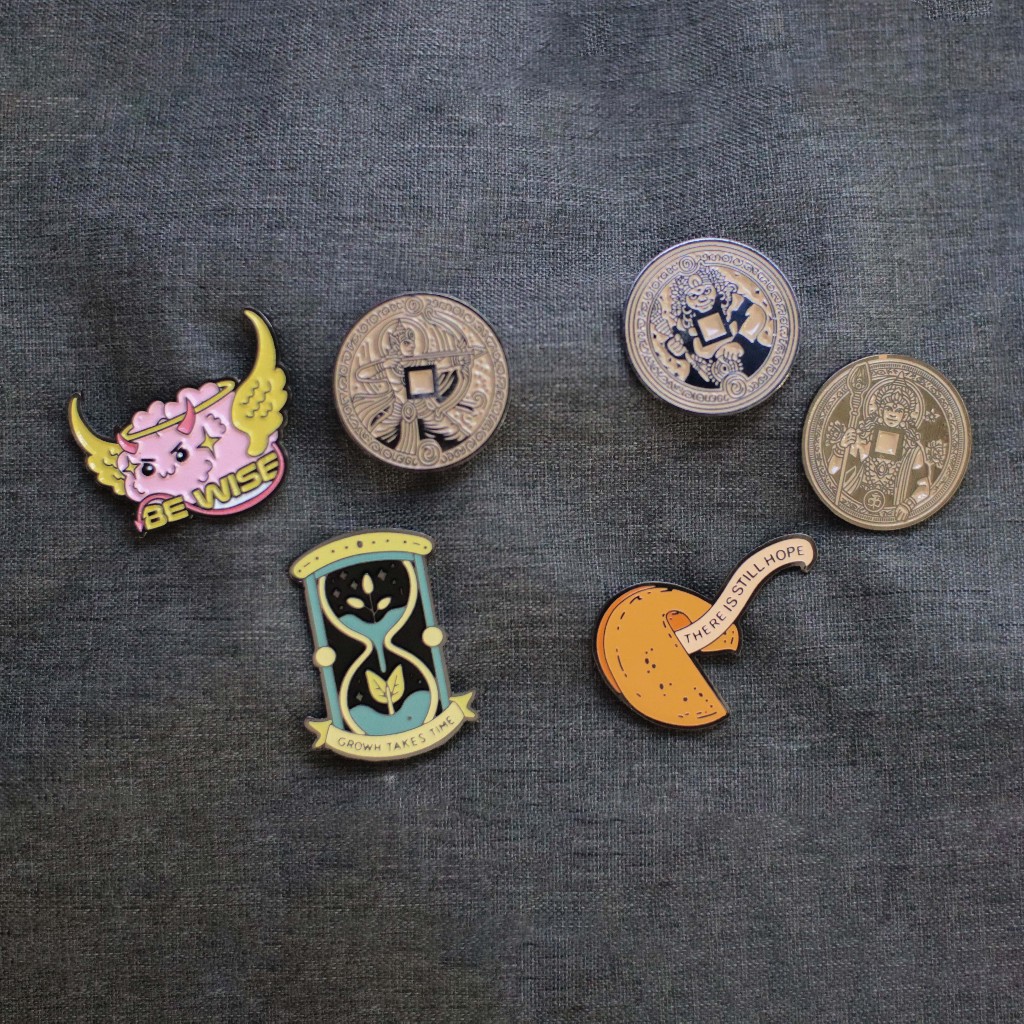 Jual Enamel Pin PIN COUPLE / PIN AESTHETIC / PIN LUCU / PIN BUTTON ...