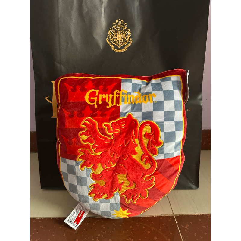 Jual New! Ready Miniso x Harry Potter Pillow Gryffindor Red Hogwarts ...