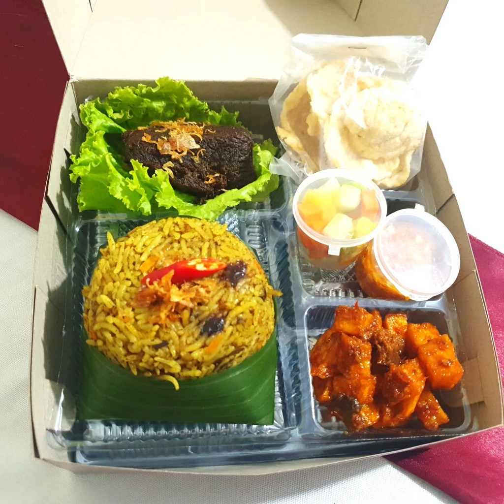 Jual Nasi Box Kebuli Murah/Paket Nasi Box Kebuli Enak/Nasi kebuli Ayam/Kambing | Shopee Indonesia