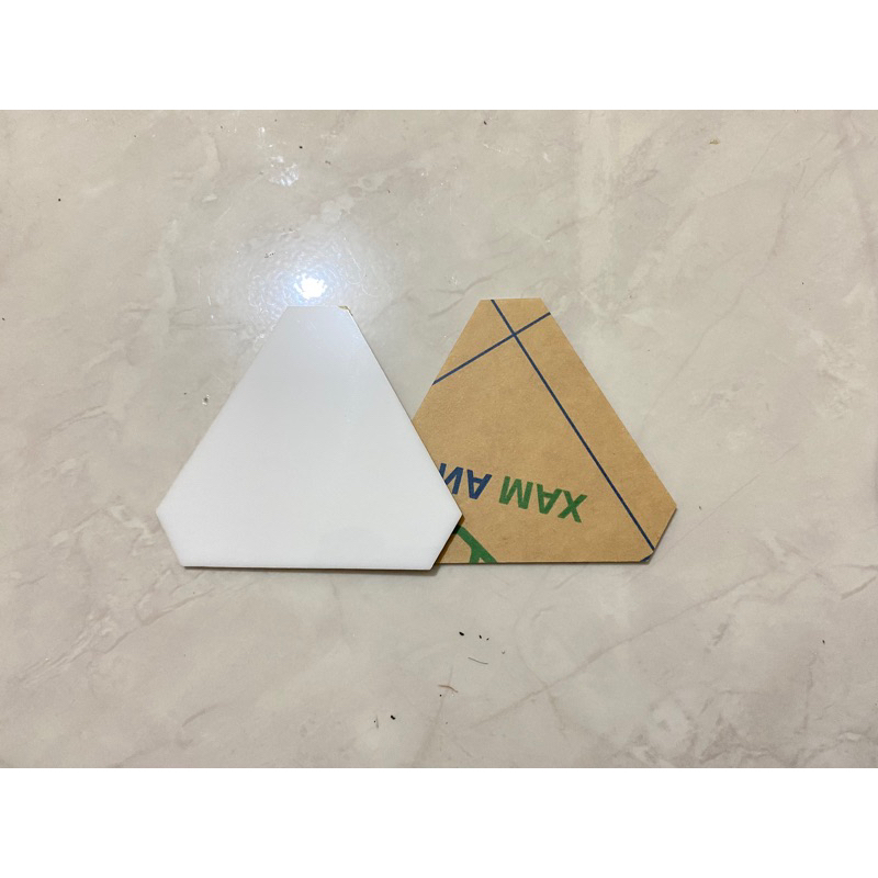Jual akrilik segitiga lampu gaming ukuran 18x18x18 cm | Shopee Indonesia