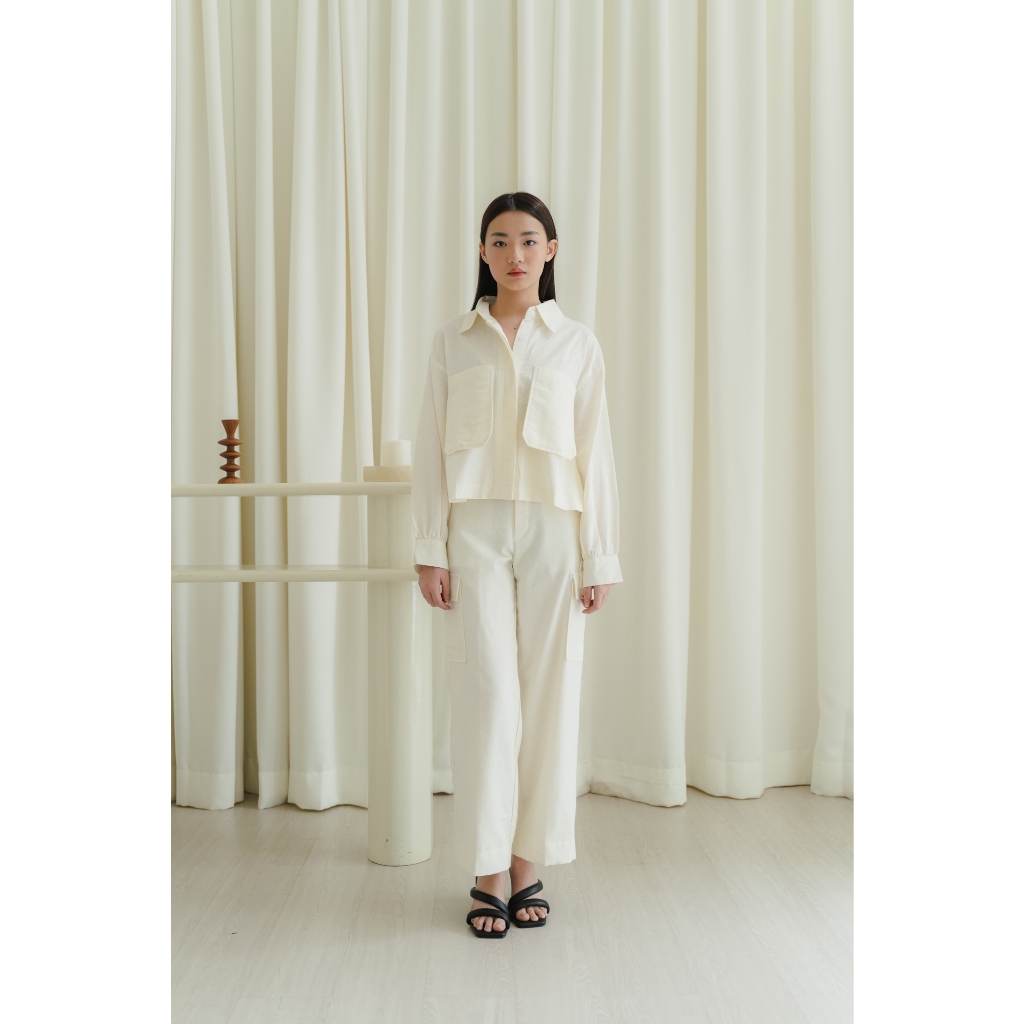 Jual DEFECT 15% - DELVIN TOP IN OFFWHITE | Shopee Indonesia