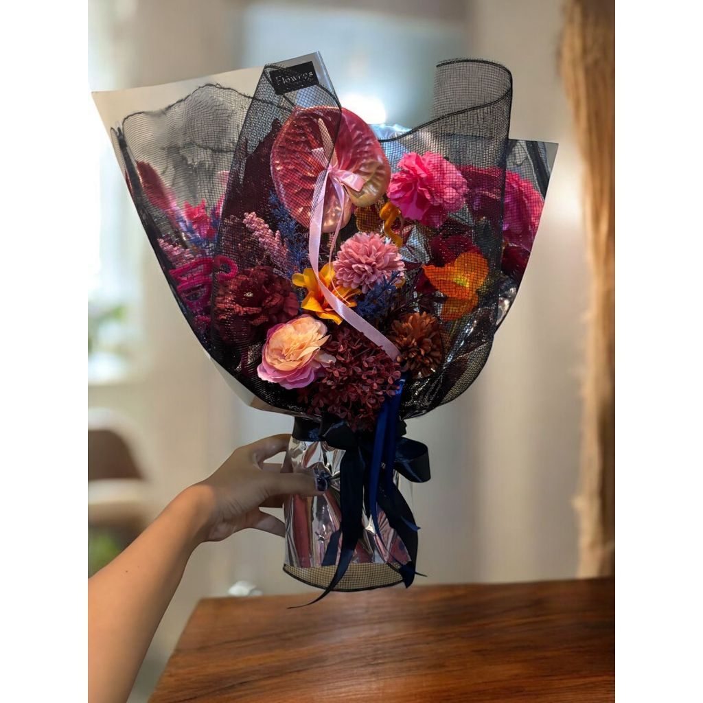 Jual Millenial Red - / Buket Bunga Artificial Wisuda / Buket Hologram ...