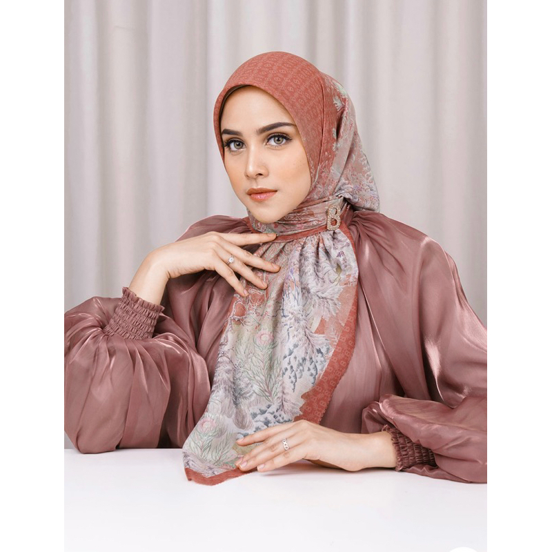Jual Buttonscarves Holiday series Brick [Bisa shopee video] | Shopee ...
