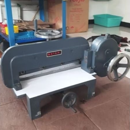 Jual Mesin Potong kertas Star bekas Pemotong Kertas A3 Manual 1rim star ...