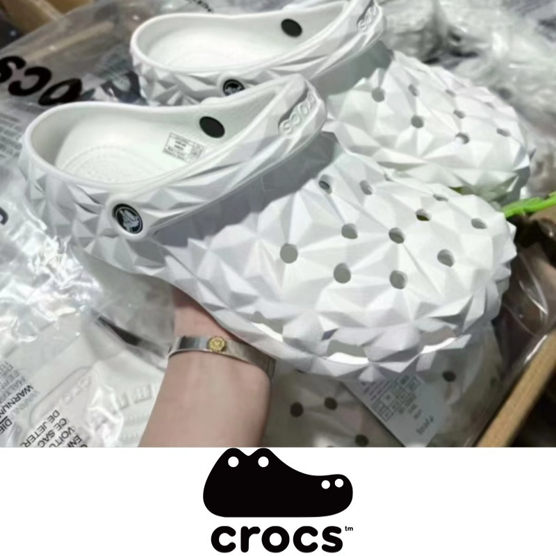 Jual 100% ORI Crocs Classic Geometric Clog Sandals/Sandal Crocs classic ...