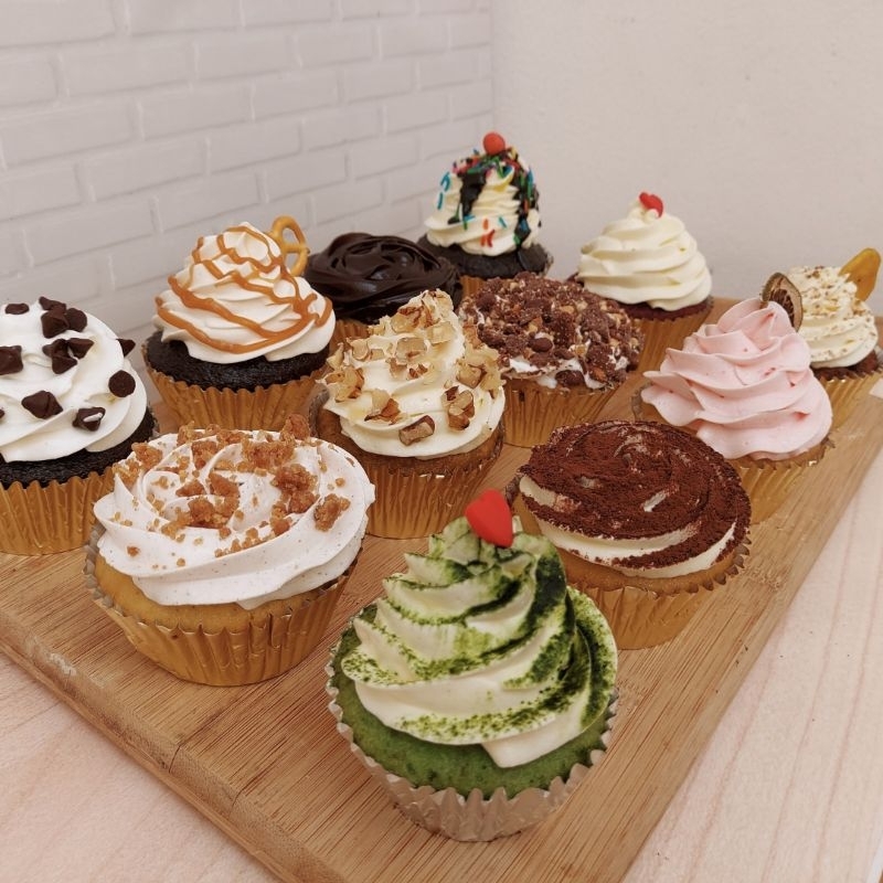 Jual Premium Cupcakes (pack isi 12), dengan Aneka Jenis Topping dan ...