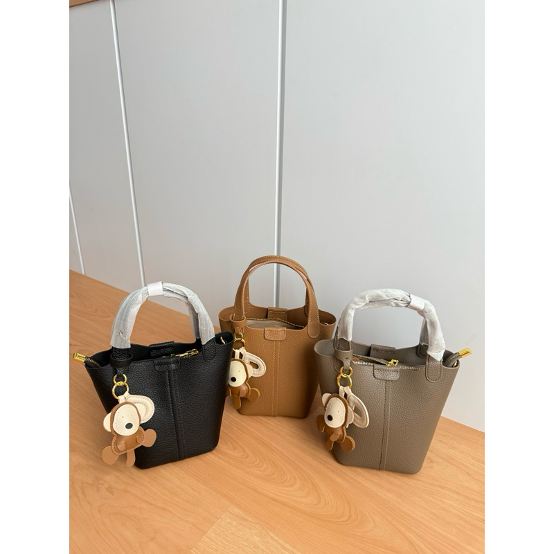 Jual Haley Leather Charmed Bucket Bag ready wrna gray | Shopee Indonesia
