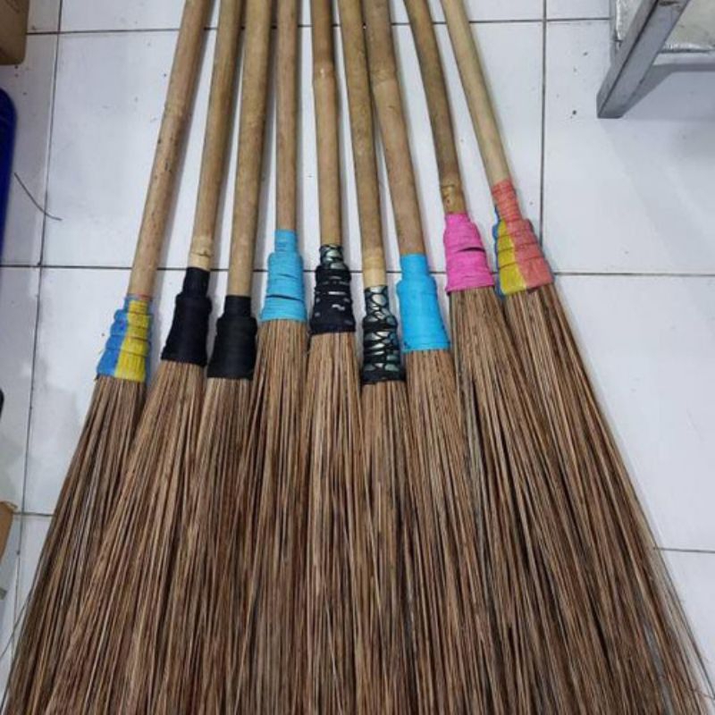 Jual sapu lidi gagang/TAMAN/HALAMAN (BISA COD) bambu kayu sapu | Shopee ...