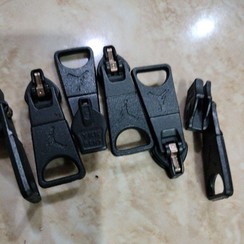 Jual kepala resleting coil ykk no5 terbalik warna hitam | Shopee Indonesia