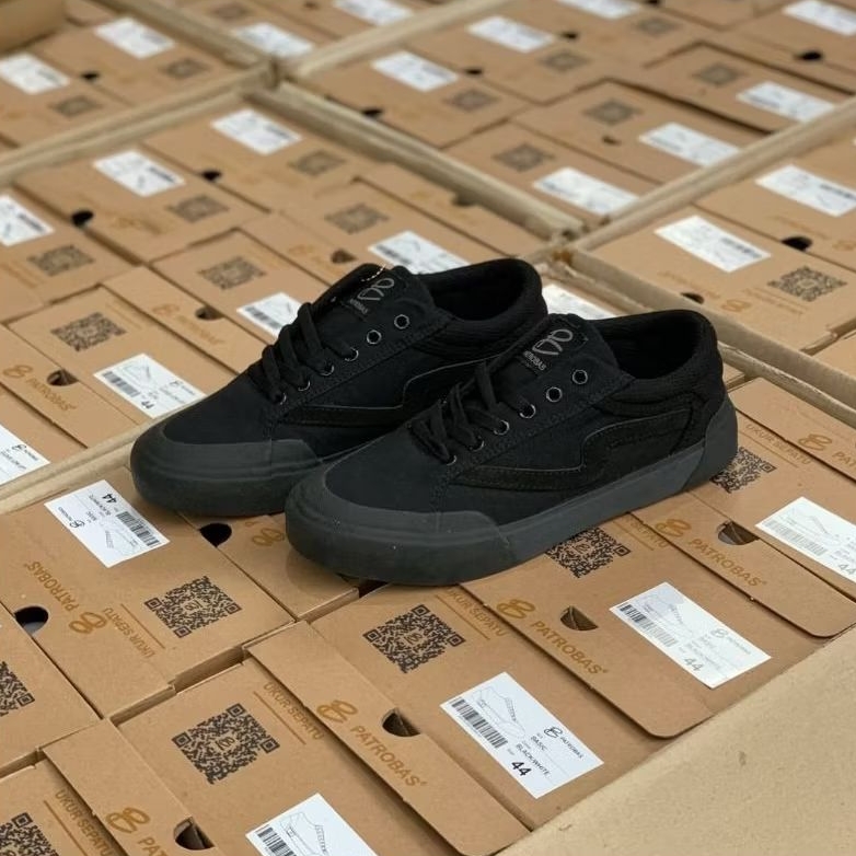 Jual Sepatu Patrobas Cloud Low All Black | Shopee Indonesia