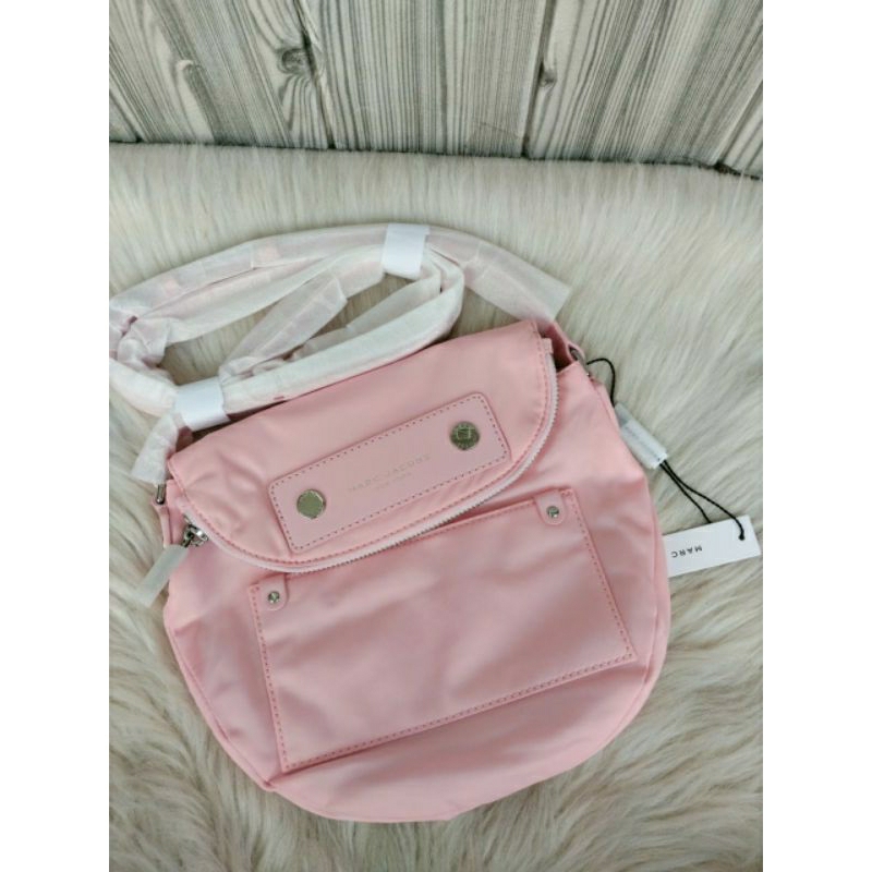 Jual mj bag M0012909 Preppy Nylon Mini Messenger Bubblegum | Shopee ...