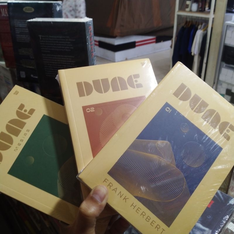 Jual buku novel dune by frank herbert sepaket original | Shopee Indonesia