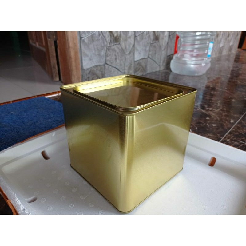 Jual kaleng kotak kosong ukuran 17 x17 x16 gold | Shopee Indonesia