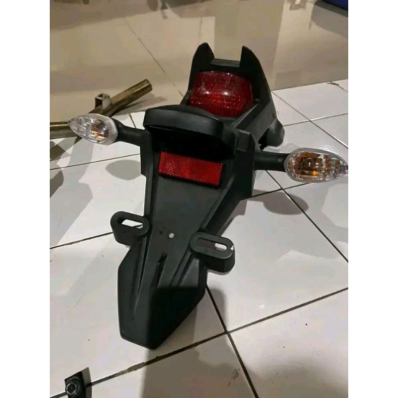 Jual spakbor slebor belakang wr 155 stoplamp sepakbor yamaha WR155 original copotan bawaan motor ...