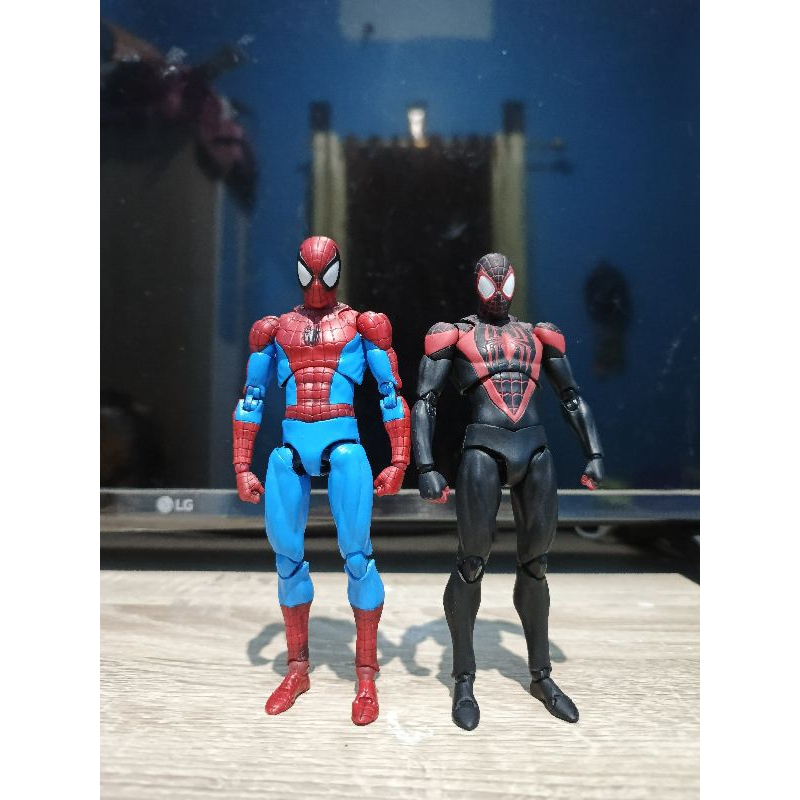 Jual ct toys Spiderman miles+mafex Spiderman 075 bootleg repaint 185 ...