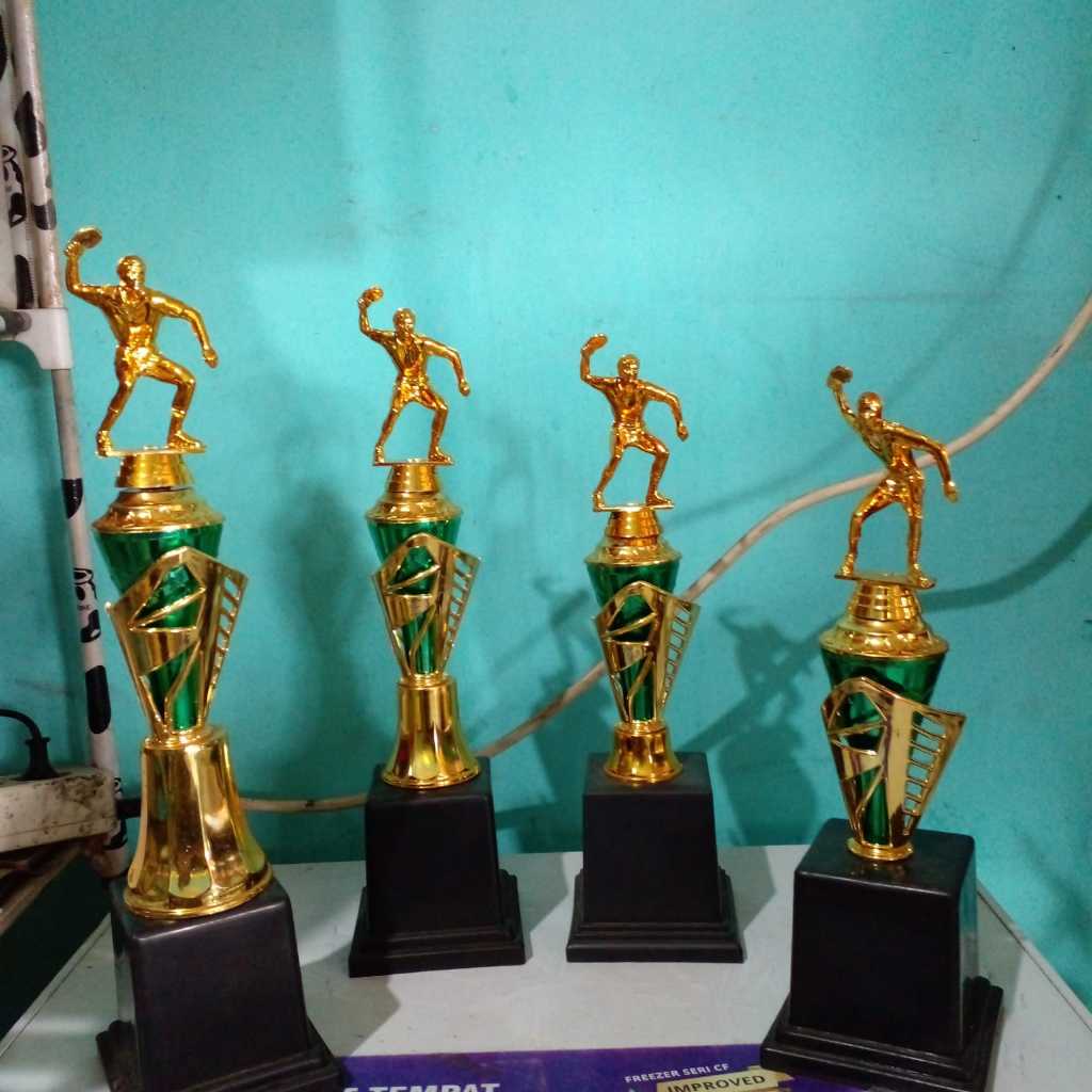 Jual Piala Lomba Juara 1 2 3 4 (PEMAIN TENIS putra MEJA BODY HIJAU ...