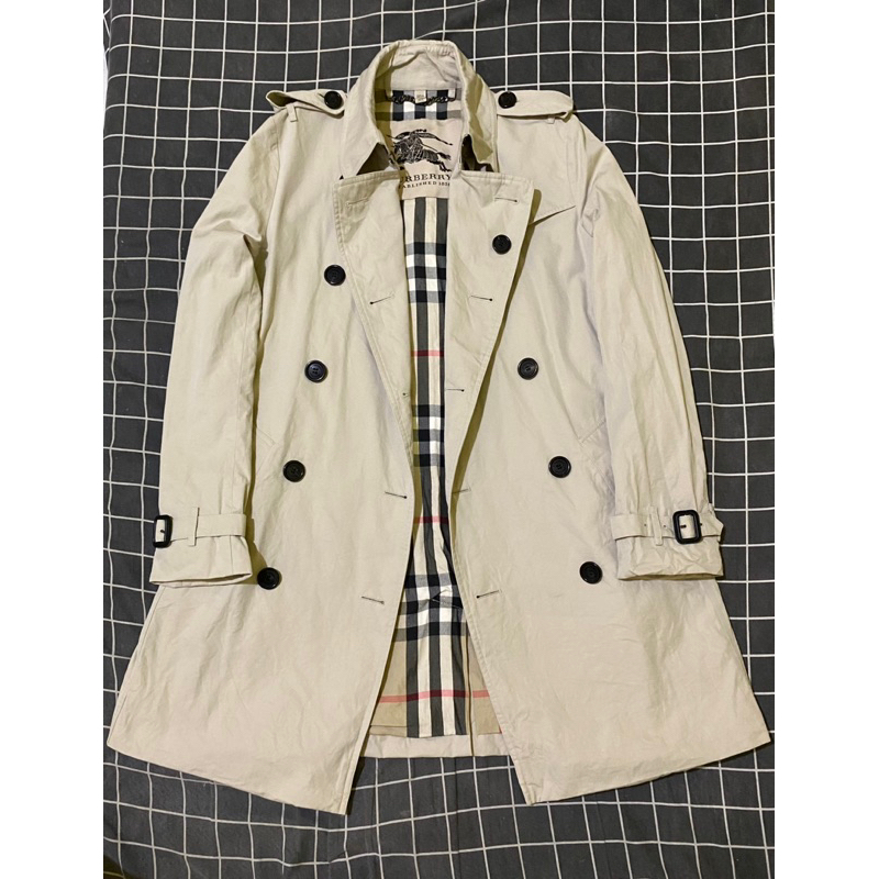 Jual Coat Burberry (warna khaki) di web $2608 = 42,5 jt / Coat branded ...