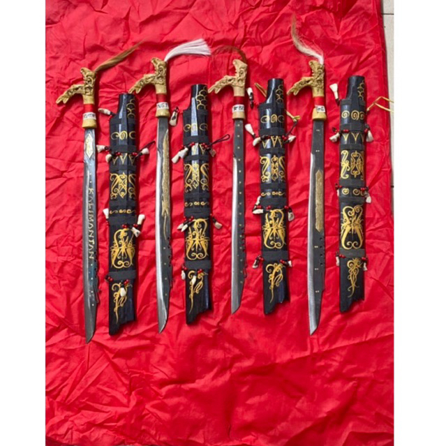 Jual MANDAU BAJA UKIR BERBAGAI MACAM MOTIF KHAS DAYAK KALIMANTAN ...