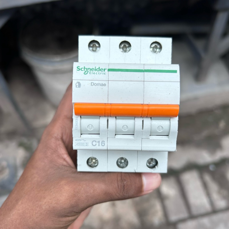 Jual MCB DOMAE 3 PHASE 6A, 10A, 16A, 20A, 25A, 32A, 40A, 50A, 63A ...
