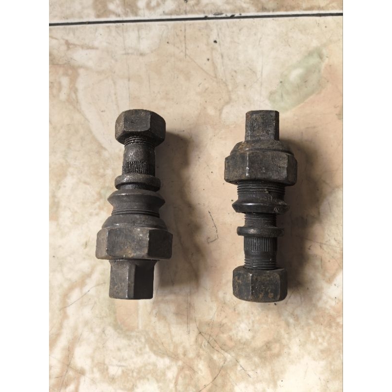 Jual Baut roda Dyna Rino/Hino Dutro 130 belakang kanan/RH | Shopee ...