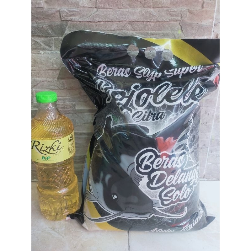 Jual paket beras 3.8kg + minyak goreng 800ml botol | Shopee Indonesia