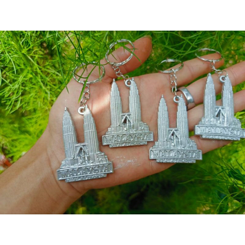 Jual (25) Gantungan Kunci Malaysia Kuala lumpur Silver metalic mewah ...