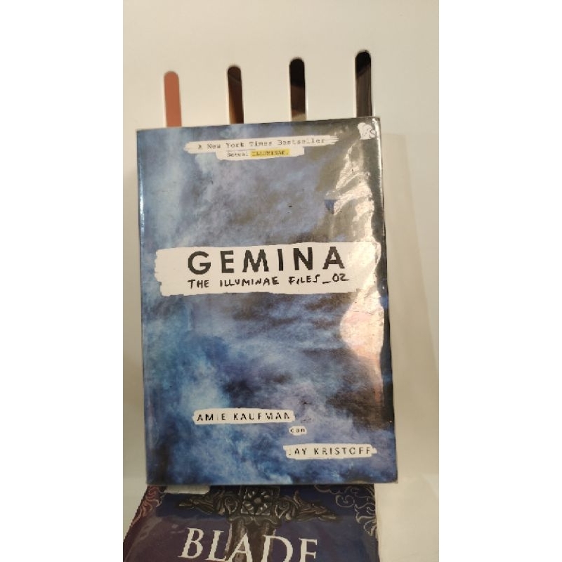 Jual buku gemina "the illuminae files 02" emie kaufman dan jay kristoff | Shopee Indonesia